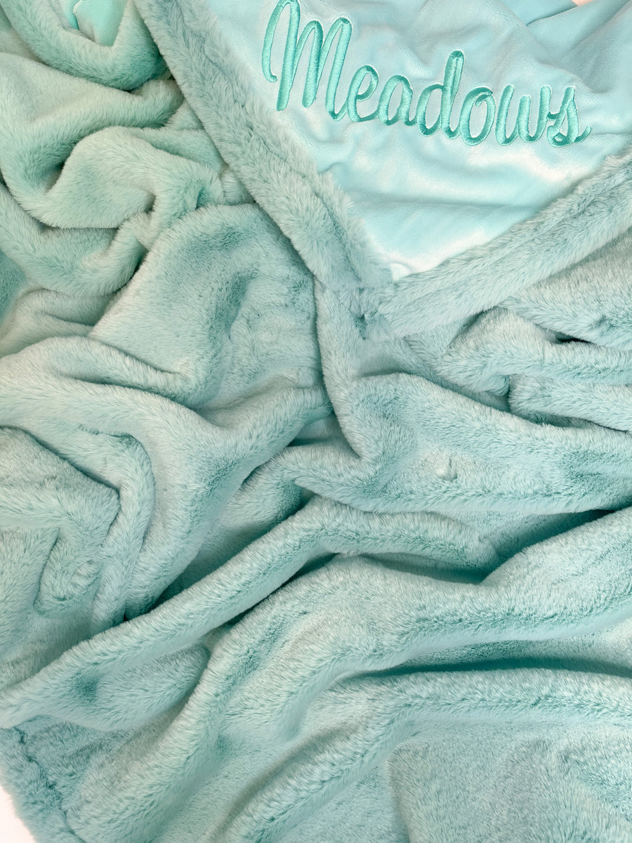 Faux Fur Cuddle Throw – The Cuddle Company